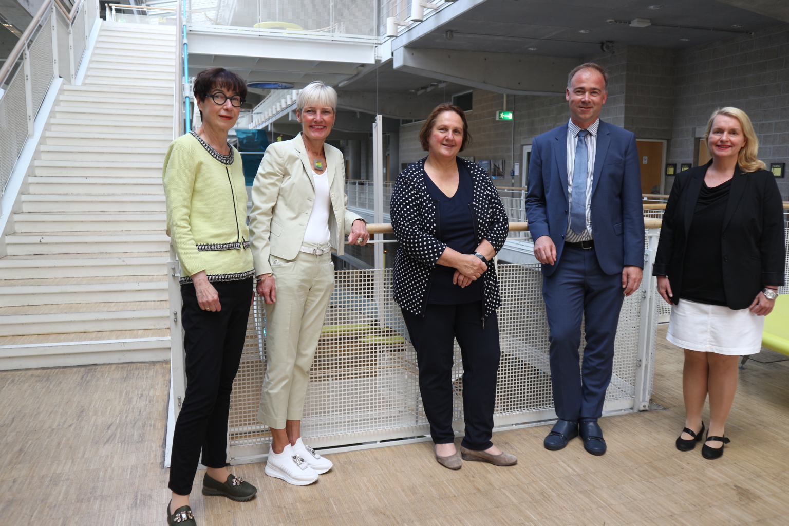 Kultusministerin Theresa Schopper erhält Einblick in die vhs-Arbeit ...